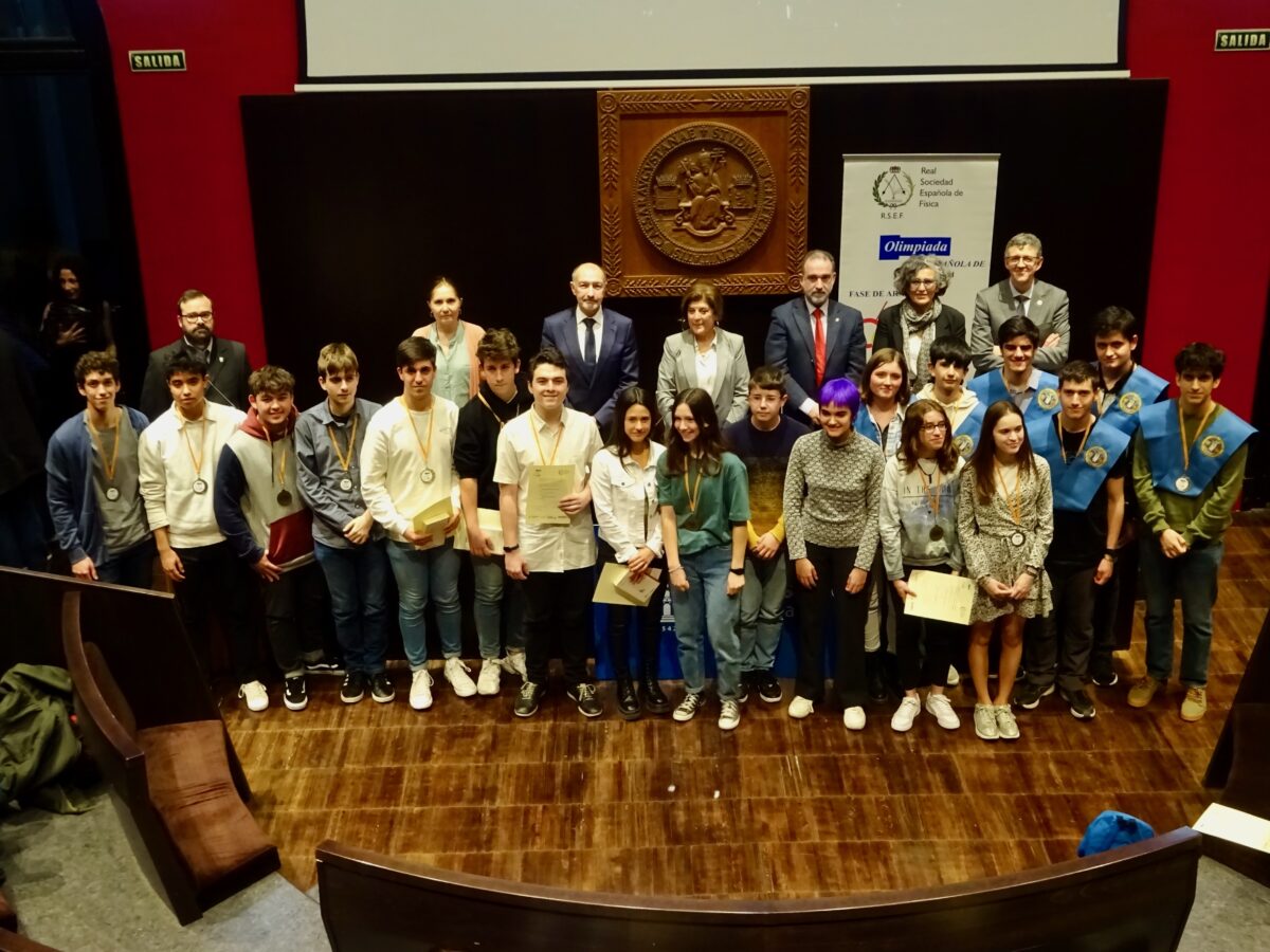 Héctor Esteban, del B2CT2, mención honorífica en la 34 Olimpiada de ...